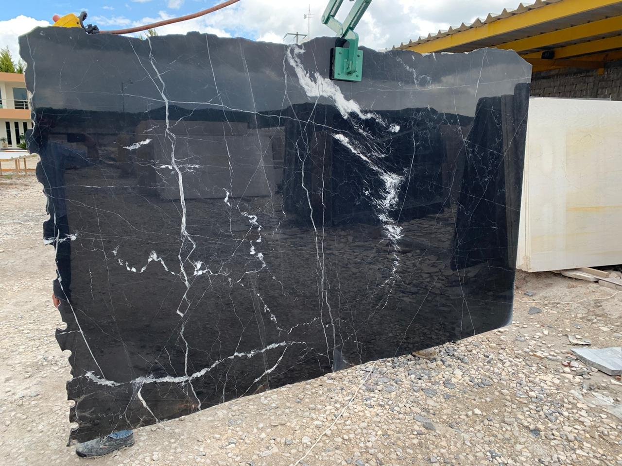 Mármol Negro Marquina - Marmol - Mármoles y Recubrimientos Naturales